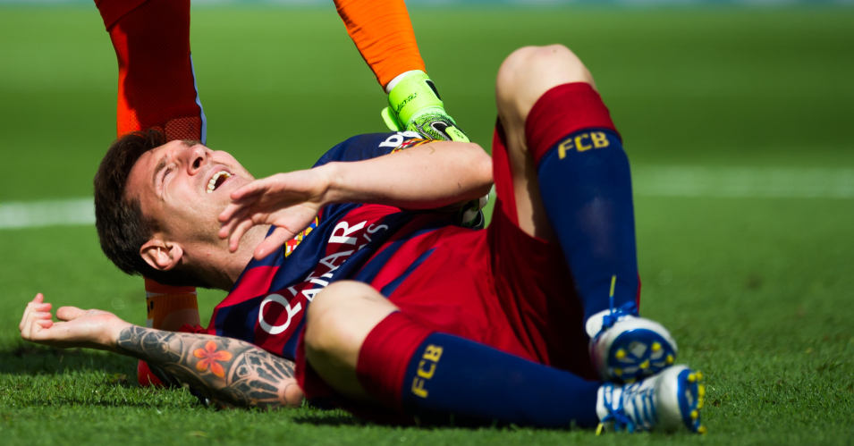 Messi tears ligaments, faces eight weeks out | TEAMtalk