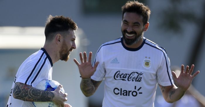 Lavezzi forced to apologise after racist gesture in China | TEAMtalk