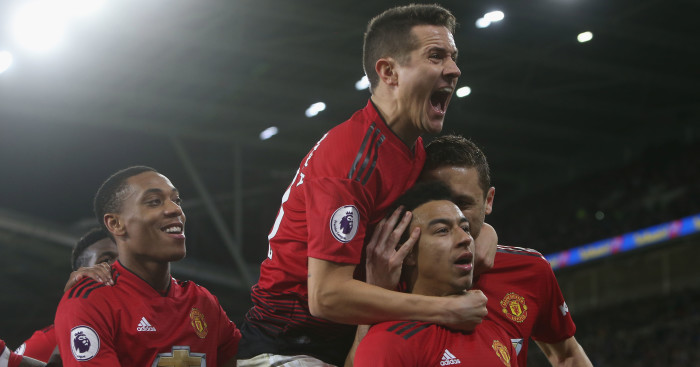 Huge boost for Manchester United with midfielder set to snub lucrative ...