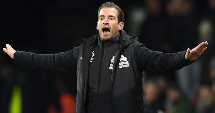 Siewert: Huddersfield can take three points from vulnerable Chelsea