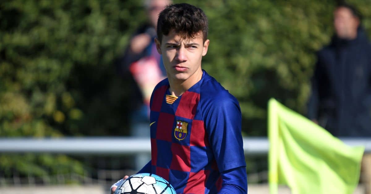 Former Barcelona starlet signs first professional contract with Man Utd