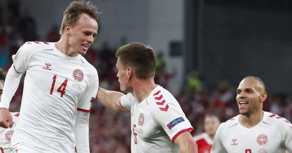 Pundit says dazzling Euro 2020 winger would be 'statement' Leeds signing