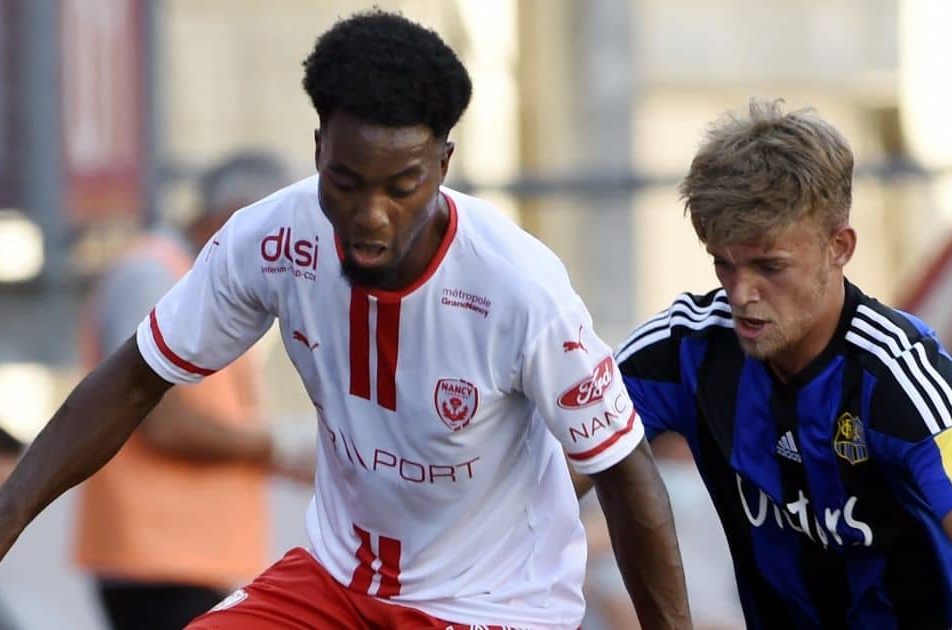 Man Utd monitoring in-demand second-tier midfielder who broke a record