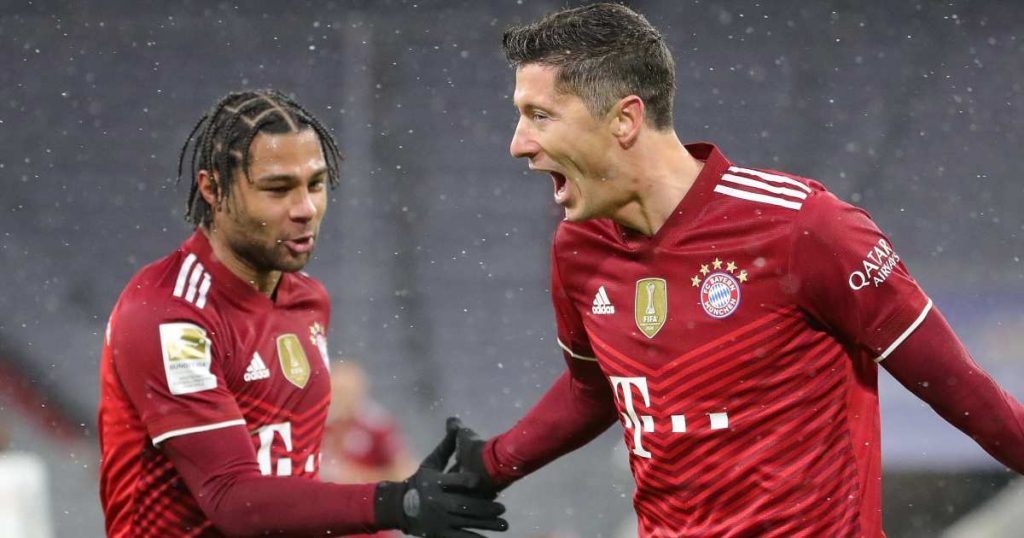 Man Utd put feelers out for massive Lewandowski deal as agents begin to ...