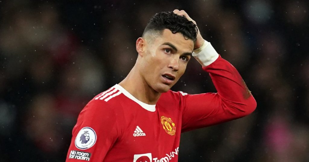 Ronaldo blasted for major blunder by signing for Man Utd, as baffling ...