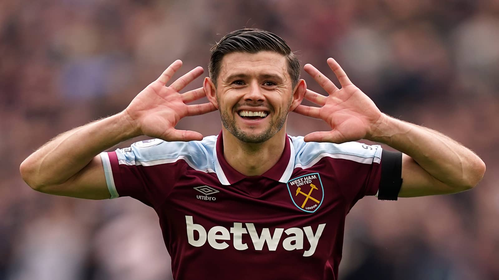 Aaron Cresswell wonder strike inspires West Ham win, but Everton remain ...