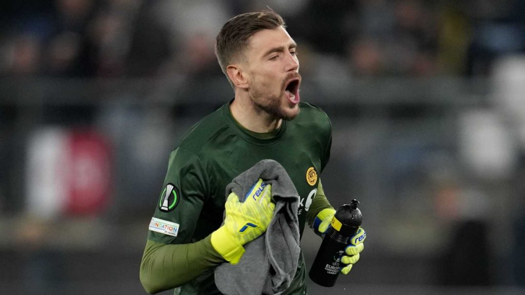 Wolves wrestle with Celtic for sub-£1m signing of Bodo/Glimt keeper ...