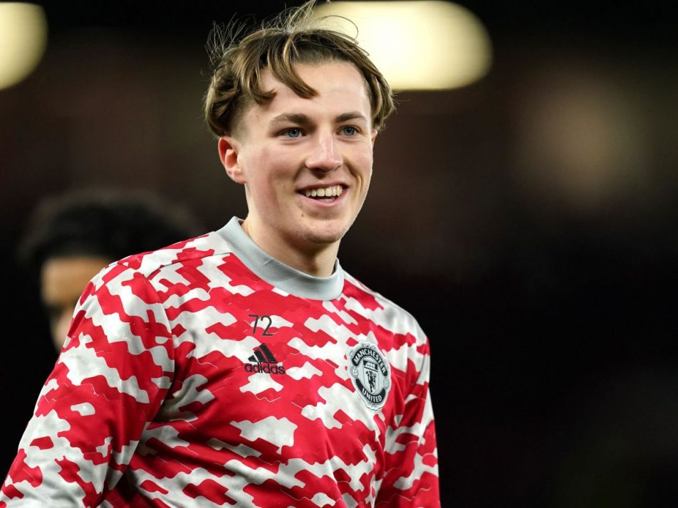 Charlie Savage signs new Manchester United deal, but D’Mani Mellor moves on