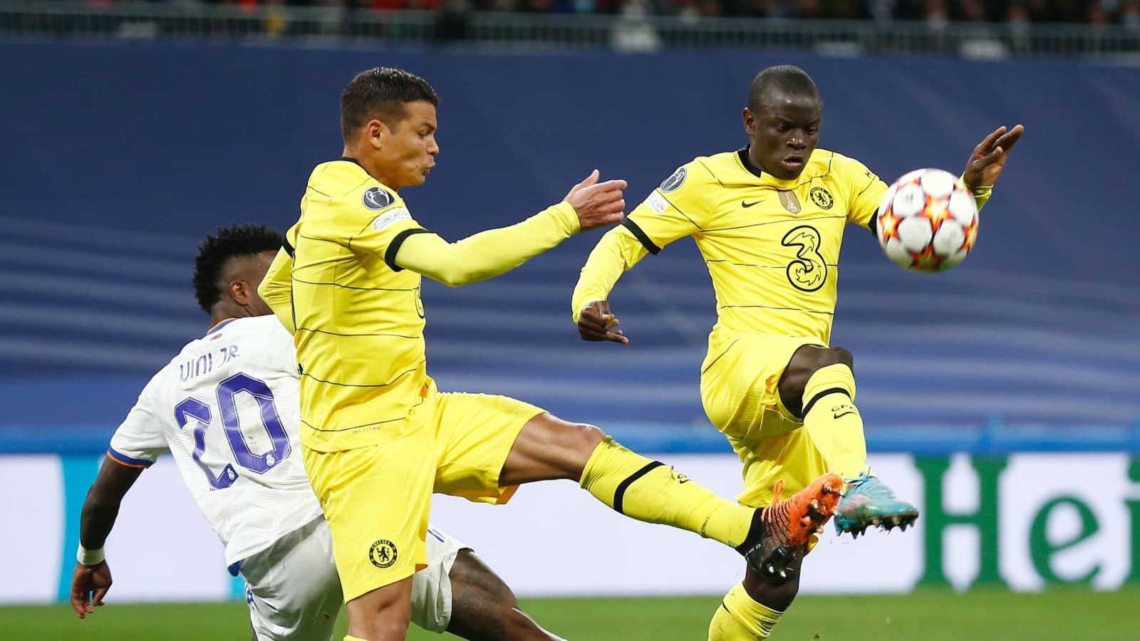 Senior star turns back on Chelsea with damaging Barcelona switch 'advanced'