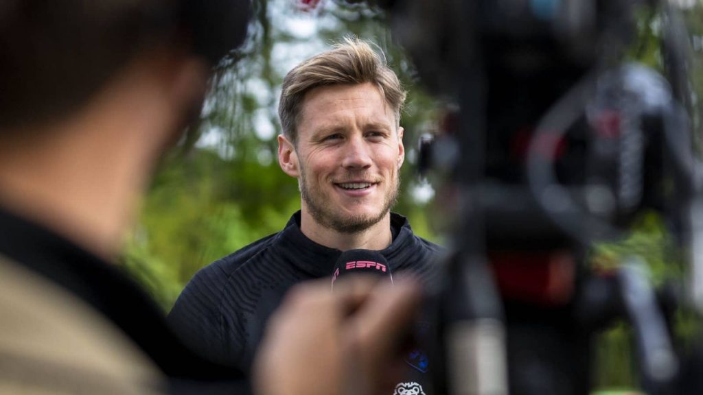 Manchester United confirm Weghorst signing, as striker vows to 'give ...