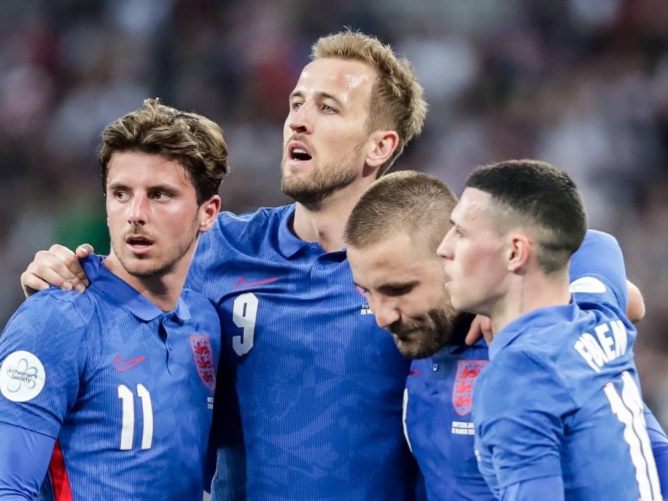Harry Kane Man Utd latest: Luke Shaw holds hands up as Southgate points ...