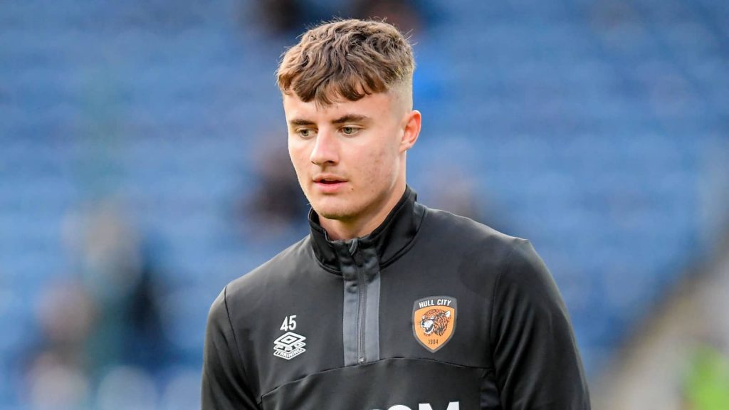 Sources: Leeds Utd battling Leicester, Crystal Palace for centre-back ...