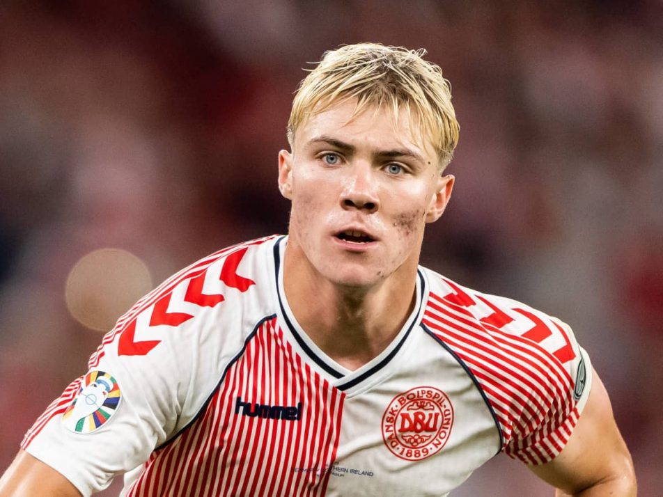 Man Utd break £50m barrier with improved striker bid as Fabrizio Romano ...