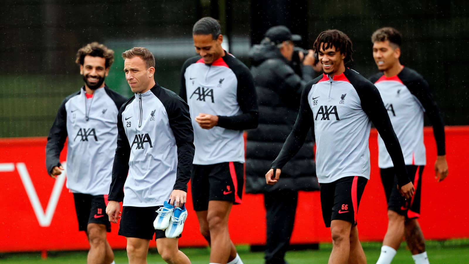 Liverpool flop brutally snubbed after Barcelona legend told Xavi to ...