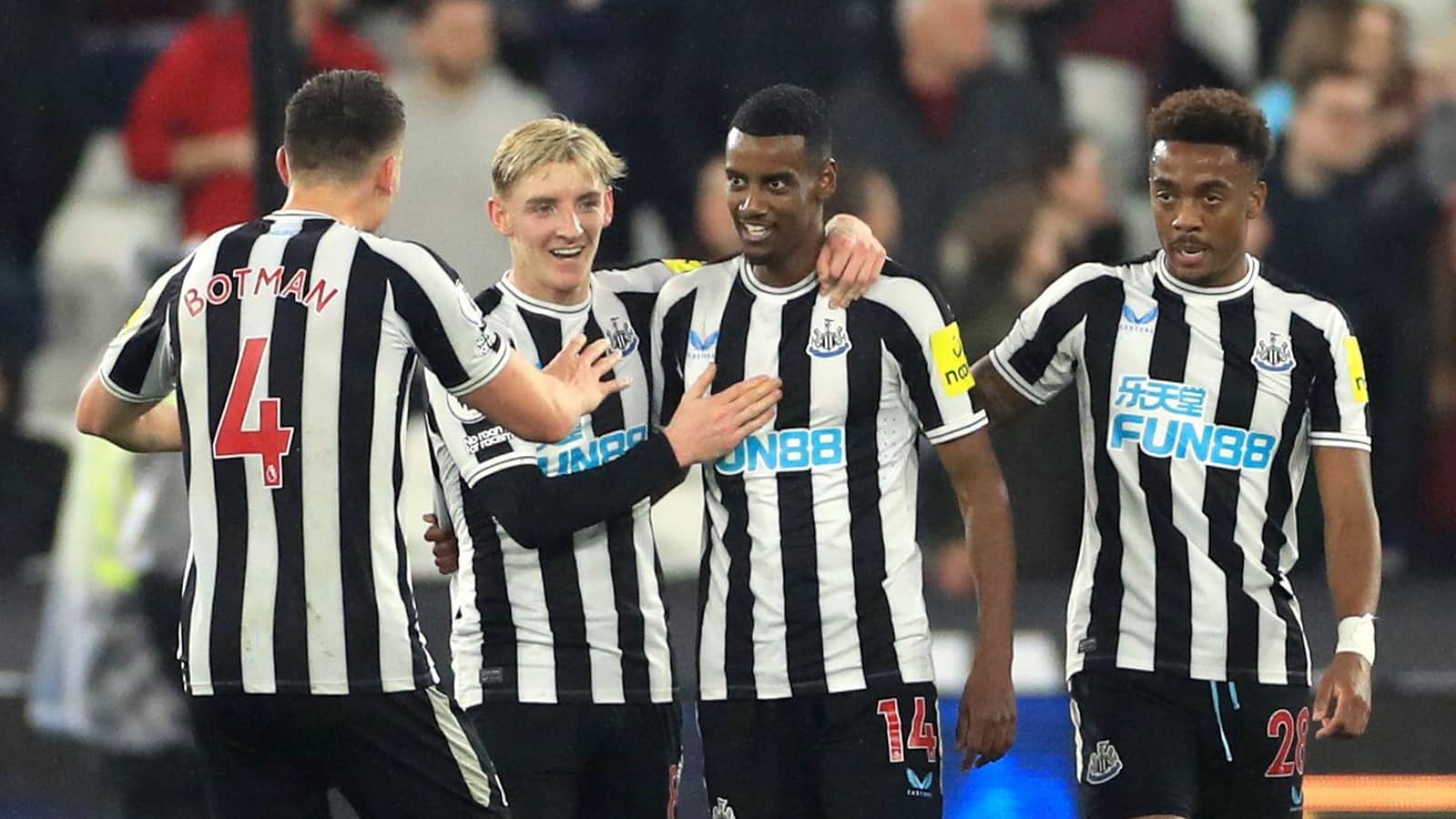 Gary Neville lauds 'fantastic' Newcastle ace who has 'come to life ...
