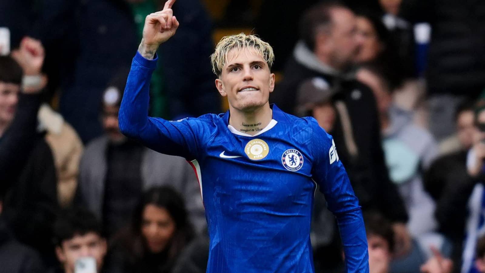 Chelsea: 'Delete your Garnacho hate tweets' as star 'arrives' with ...