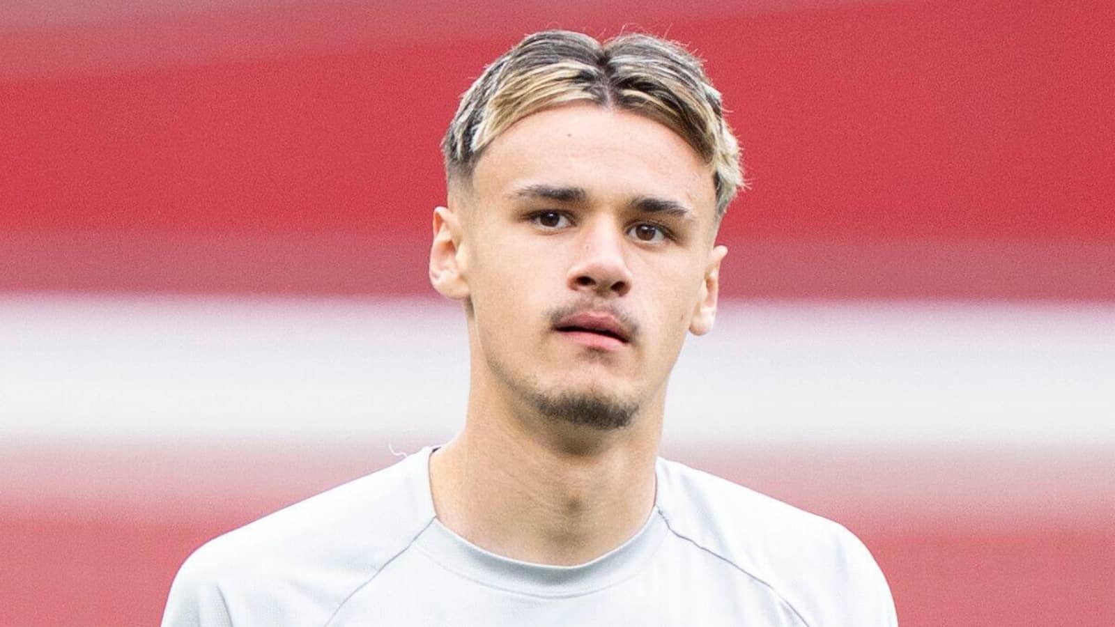 Chelsea join Man Utd in race for 'standout' winger who's his country's ...